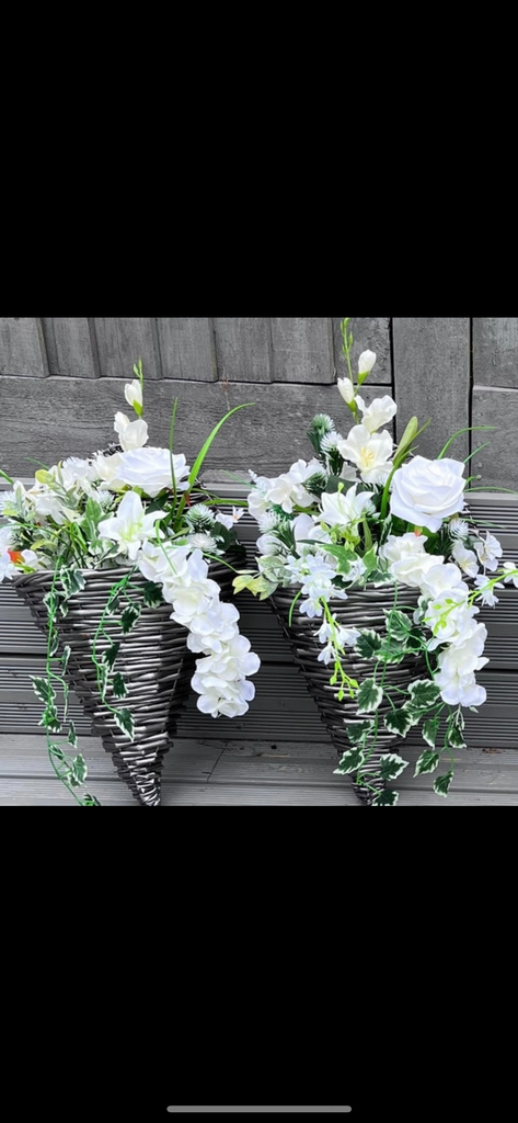 Fence/wall flat back baskets – TLC Flowers