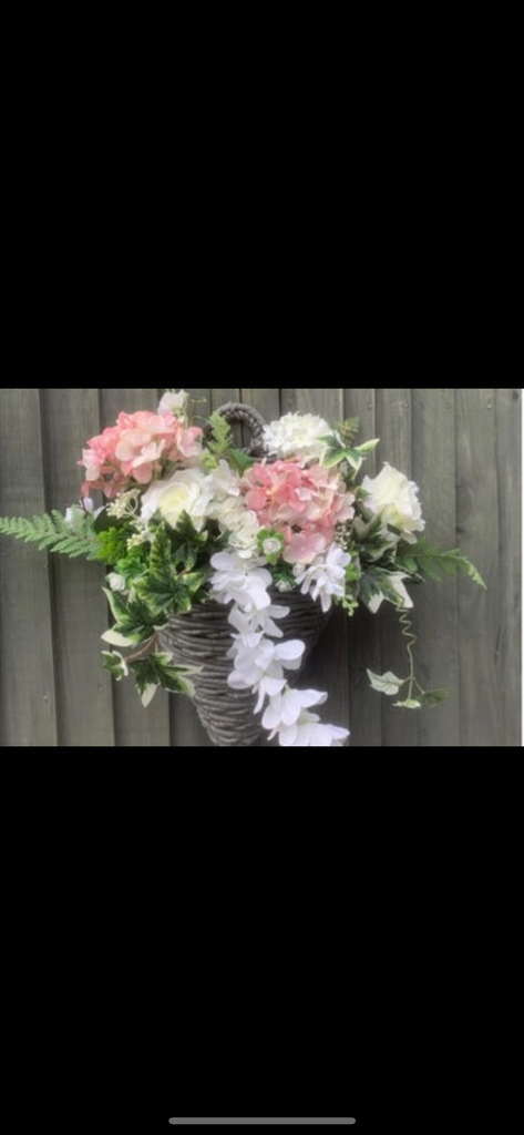 Fence/wall flat back baskets – TLC Flowers