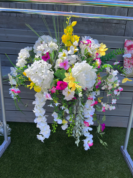 Extra full Hanging Baskets – TLC Flowers